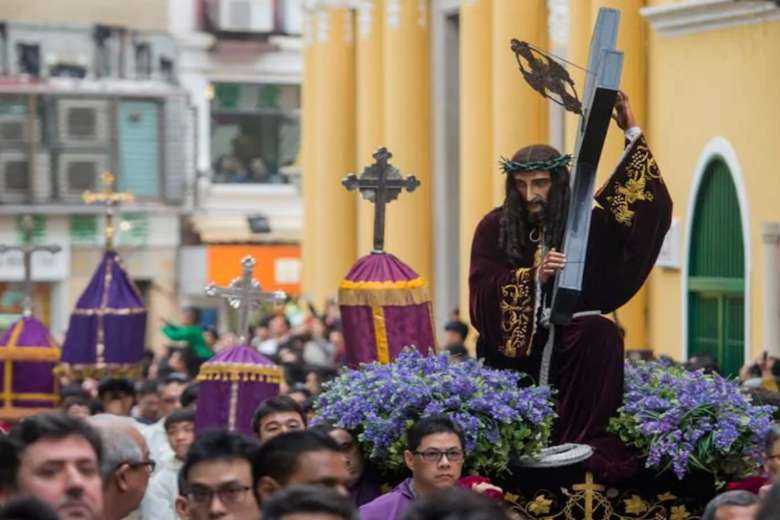 Macau Catholics defy pandemic for Lord Jesus festival - UCA News