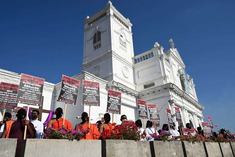 Sri Lankan Catholics step up struggle over Easter attacks - UCA News