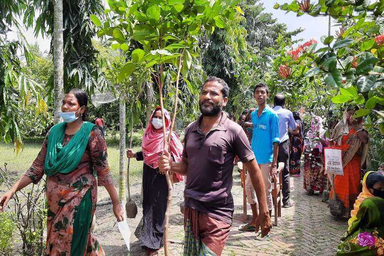 Church plants trees to make Bangladesh greener - UCA News