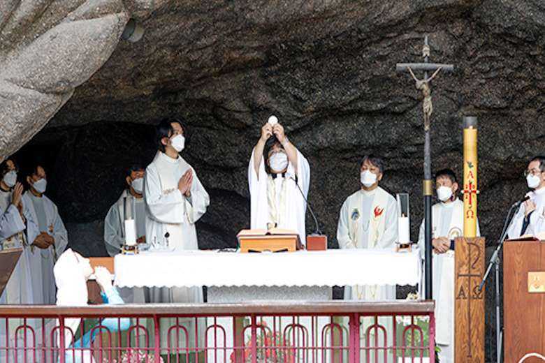 Korean Catholics honor victims of 1980 democracy uprising - UCA News