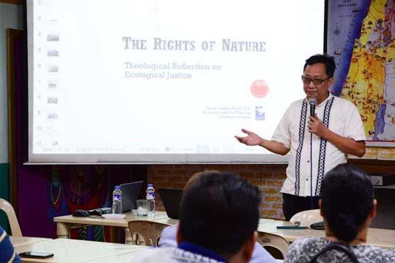 Filipino priest spearheads move to prevent Duterte dynasty - UCA News