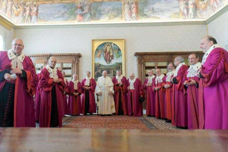 Church courts must never manipulate facts, says pope - UCA News