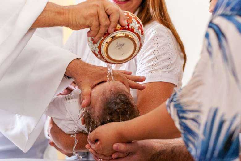 US priest used wrong baptism words for 26 years - UCA News