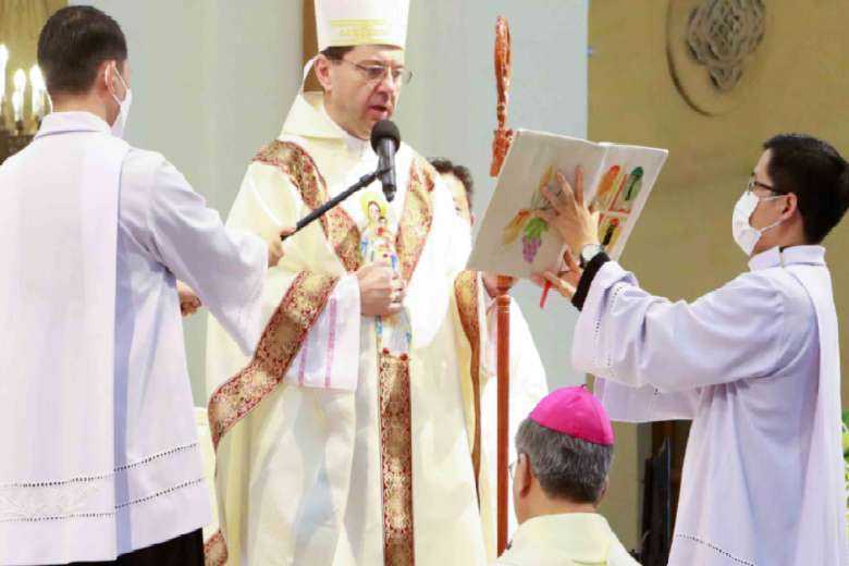Pallium bestowed on Ho Chi Minh City archbishop - UCA News