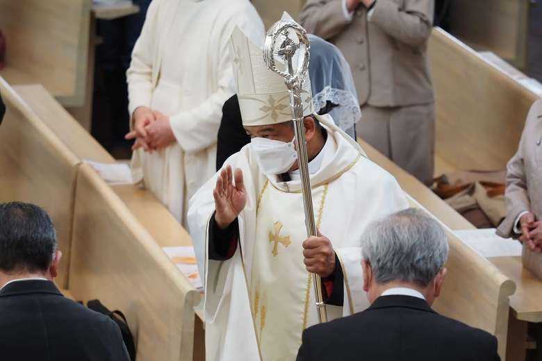 Japan installs its first Filipino prelate - UCA News