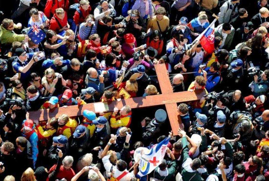 Young must hasten to share God's love, pope says - UCA News