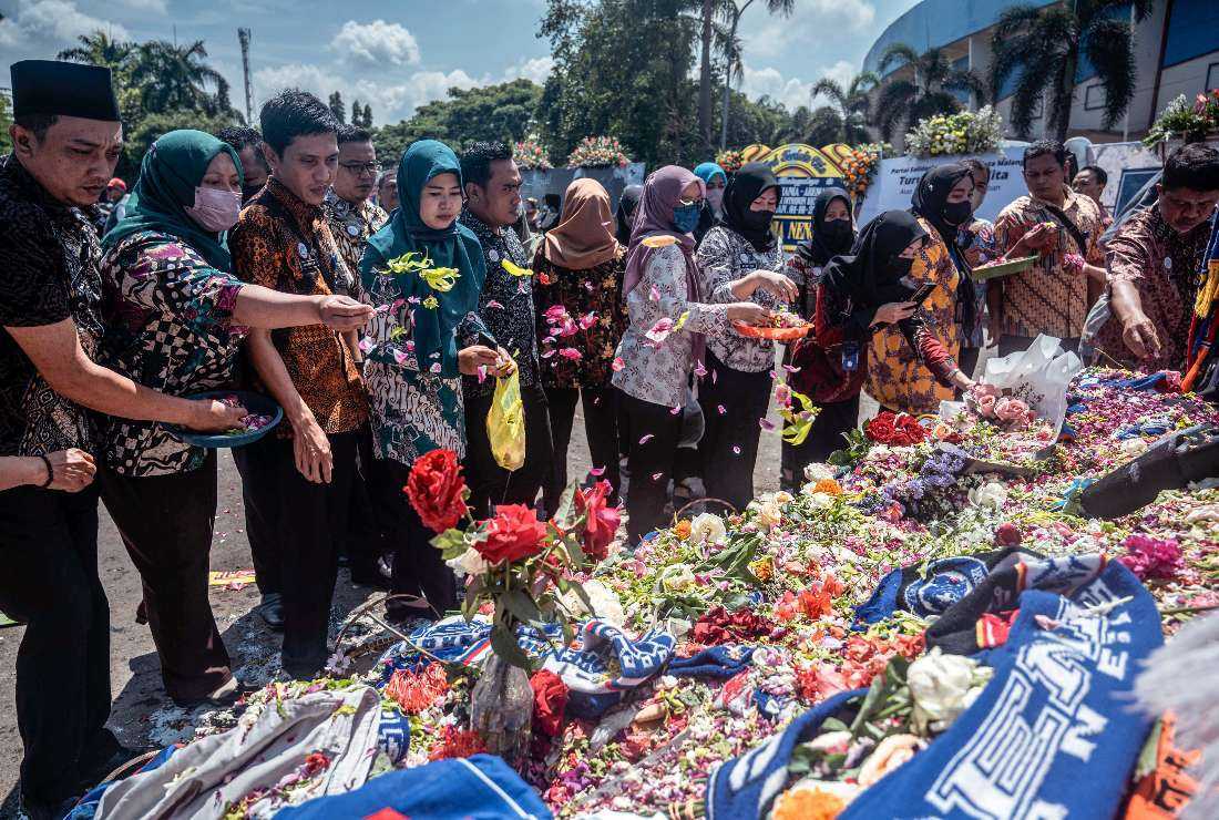 Indonesia probes police officers over stadium disaster - UCA News