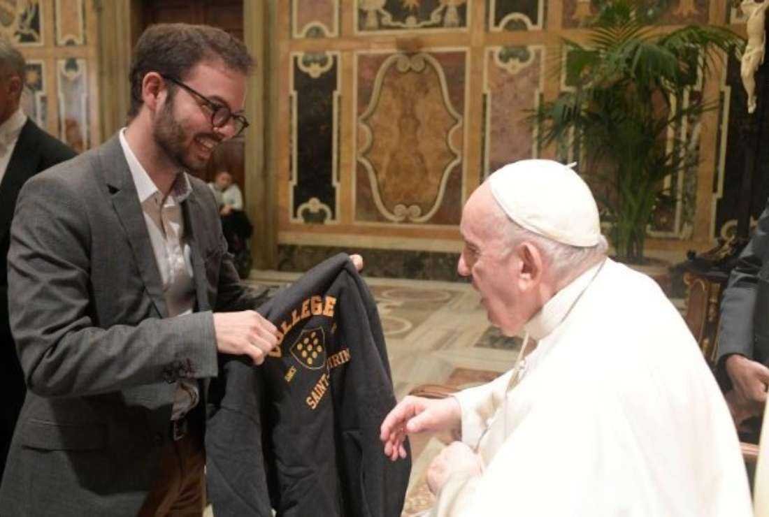 Pope exhorts young people to be peacemakers - UCA News