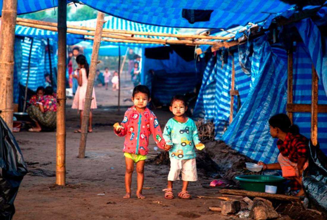 Chaplains stay put in Myanmarese camps on the Thai side - UCA News