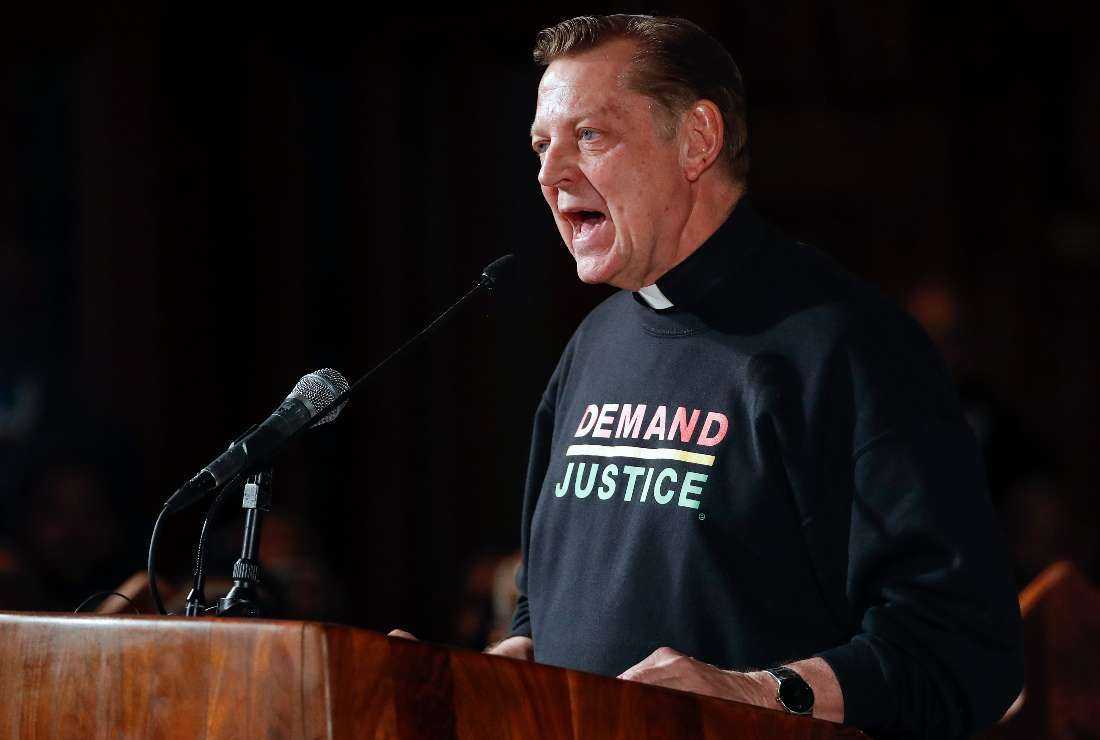 US priest is reinstated as no proof of abuse found - UCA News