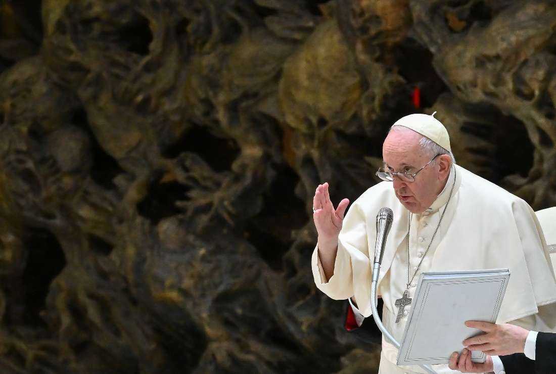 Happiness takes courage, rebellious spirit, pope says - UCA News