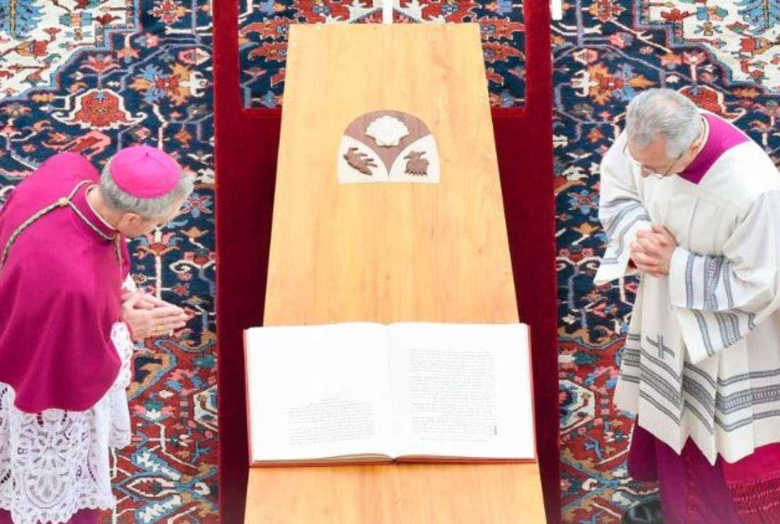 Scroll in casket summarizes Benedict's life and ministry - UCA News