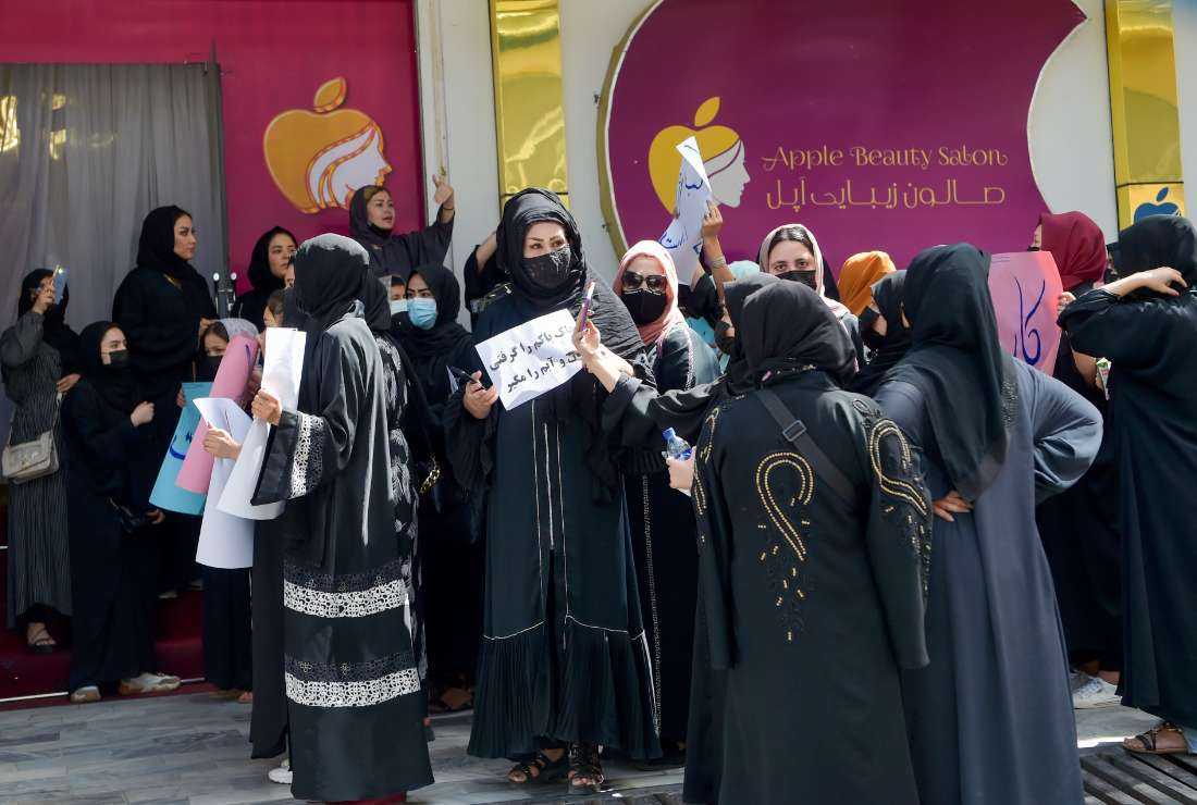 Afghan women protest against ban on beauty salons - UCA News