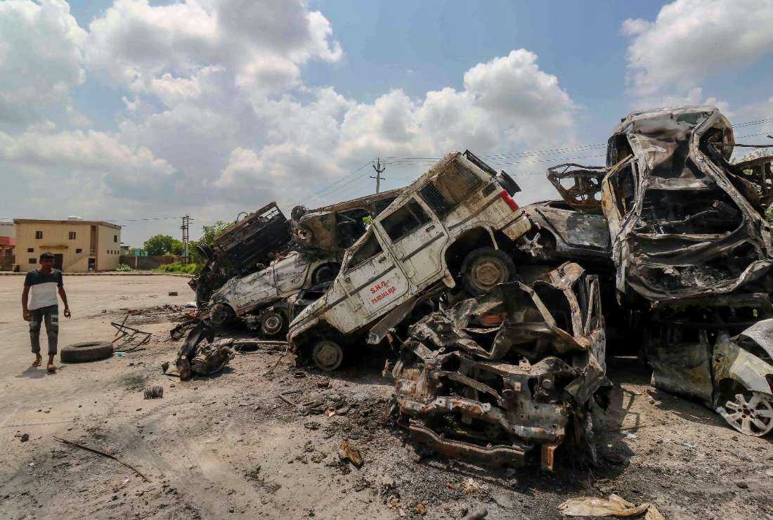 6 dead in religious riots near India's capital - UCA News