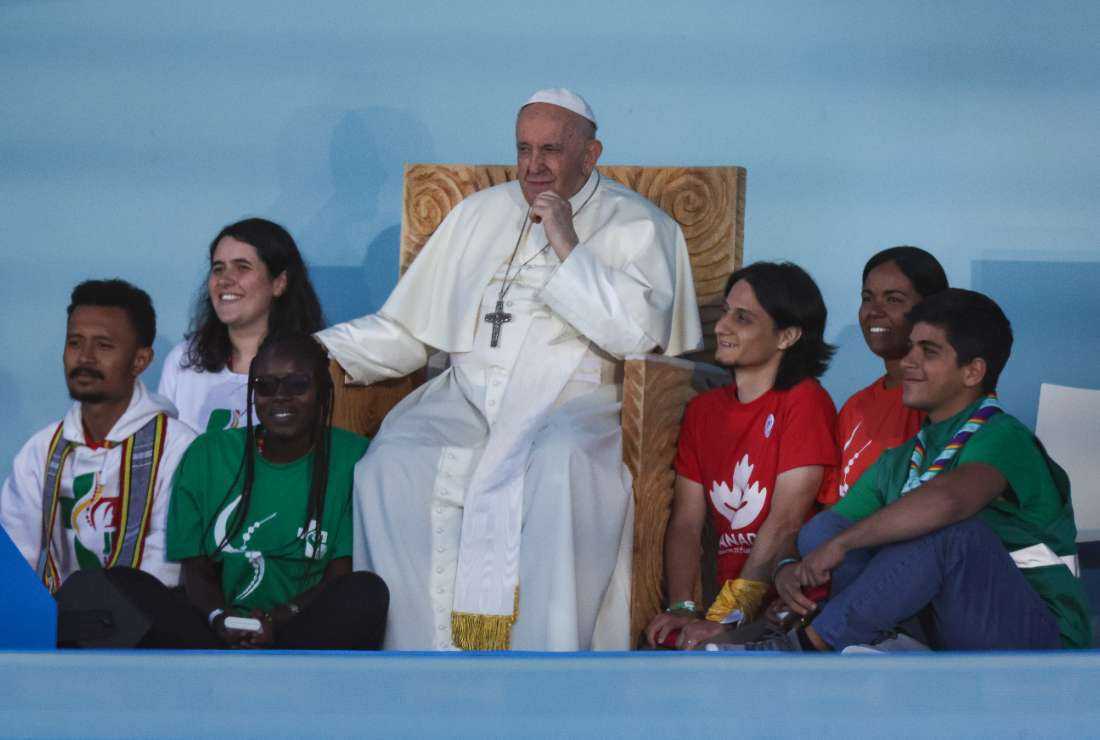Pope given rockstar welcome at Catholic youth fest in Lisbon - UCA News