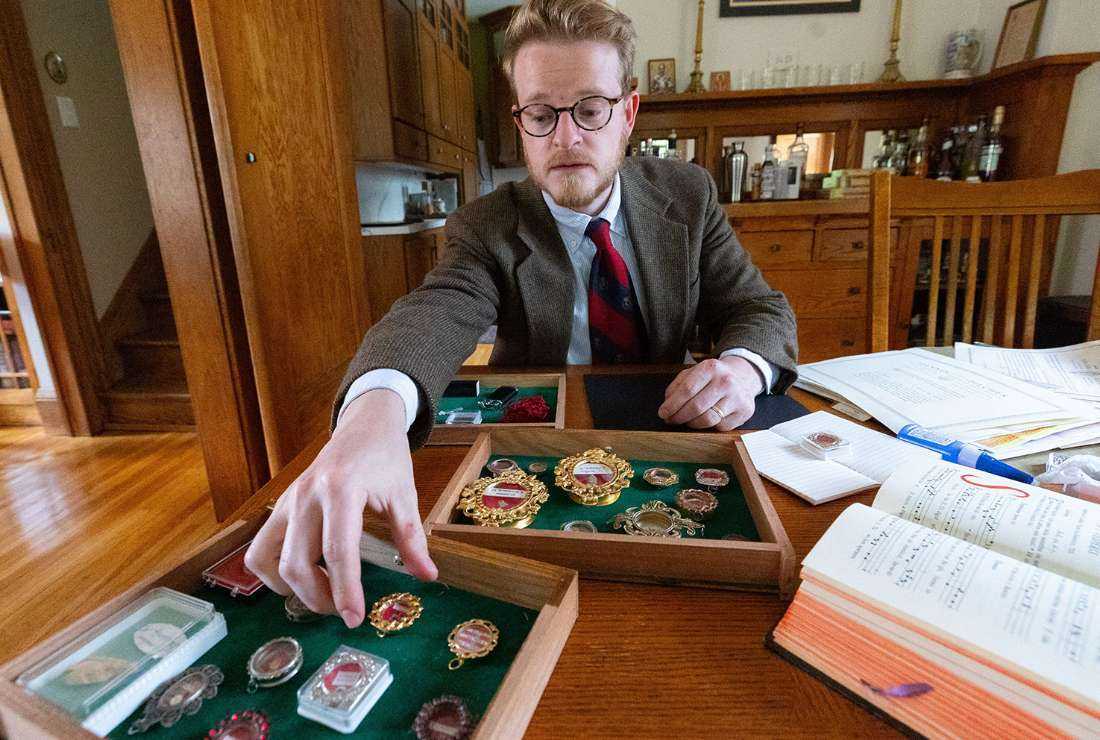 Expert in relics helps parishes, religious orders around world - UCA News