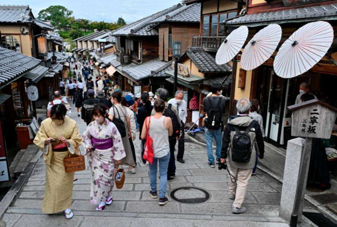 Disrespectful things Western tourists do in Japan - UCA News