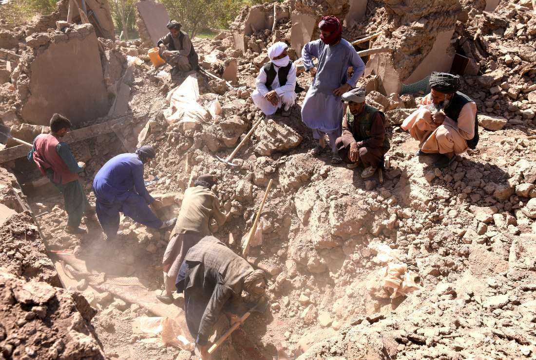 Death toll from Afghan quakes doubles to 2,000 - UCA News