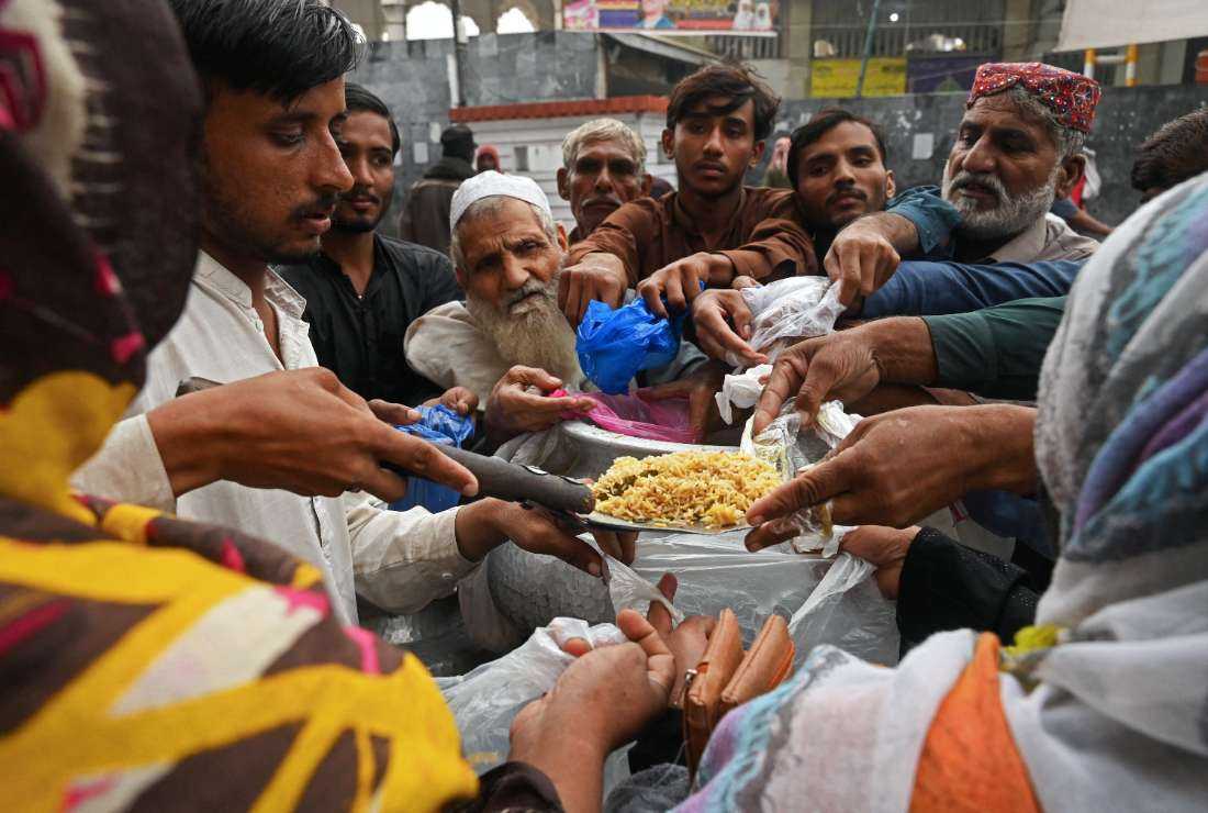 Safe drinking water is basic, universal human right, pope says - UCA News