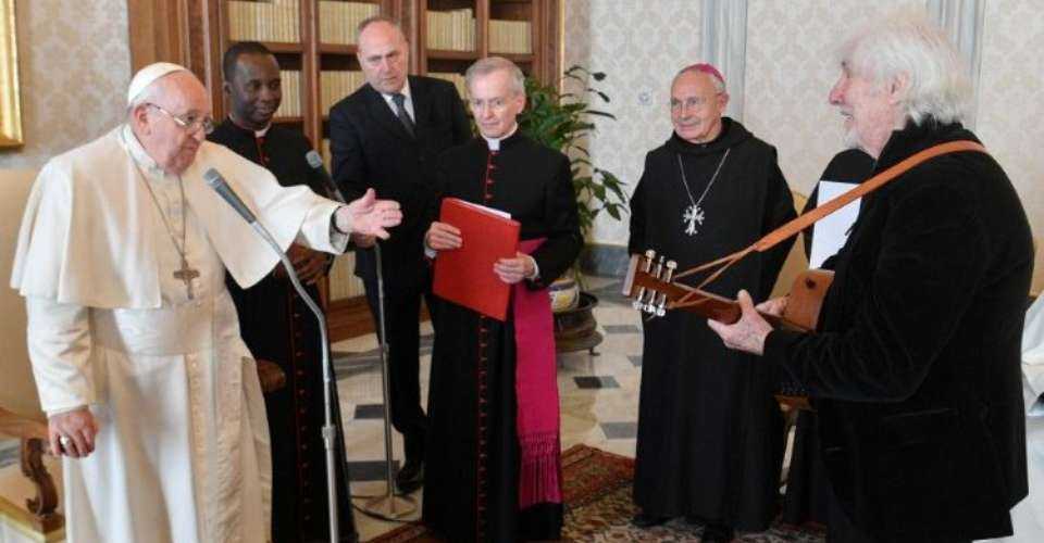 Faith can help artists transmit truth, beauty, pope says - UCA News