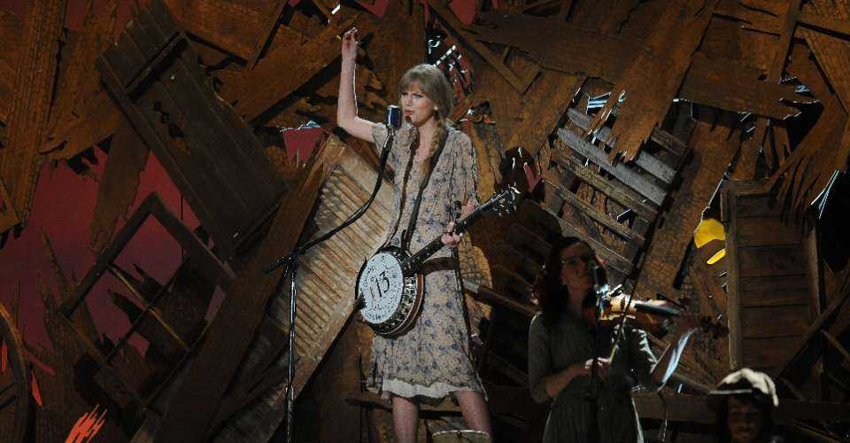 Malaysian Muslim parties at loggerheads over Taylor Swift concert - UCA ...