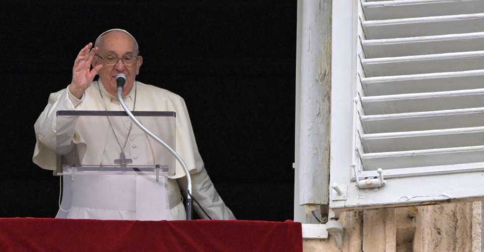 'Let us share the joy of Risen One,' pope says - UCA News
