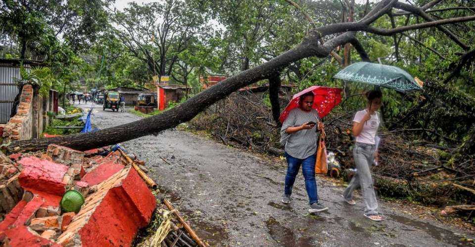 At least 24 die in India as cyclone Remal brings heavy rains - UCA News