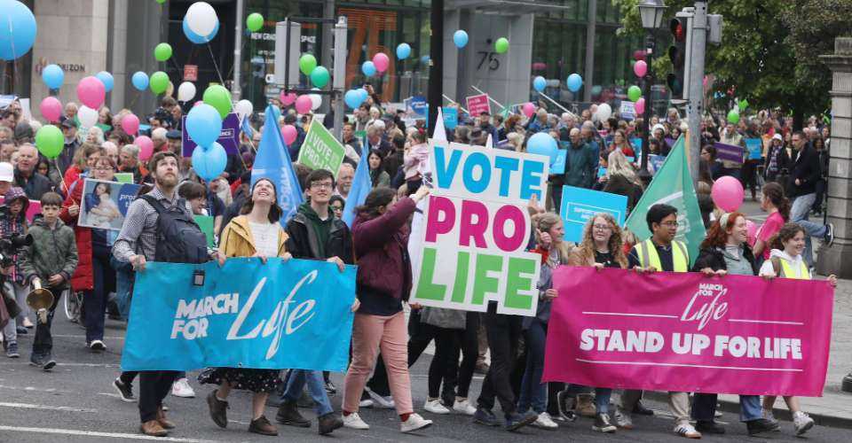 Pro-lifers march as abortion numbers 'soar' in Ireland - UCA News