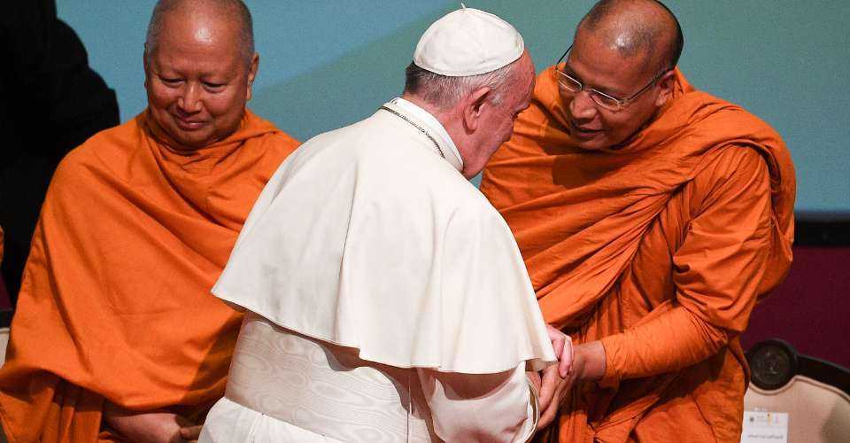 Pope urges cooperation with Thai Buddhist monks - UCA News