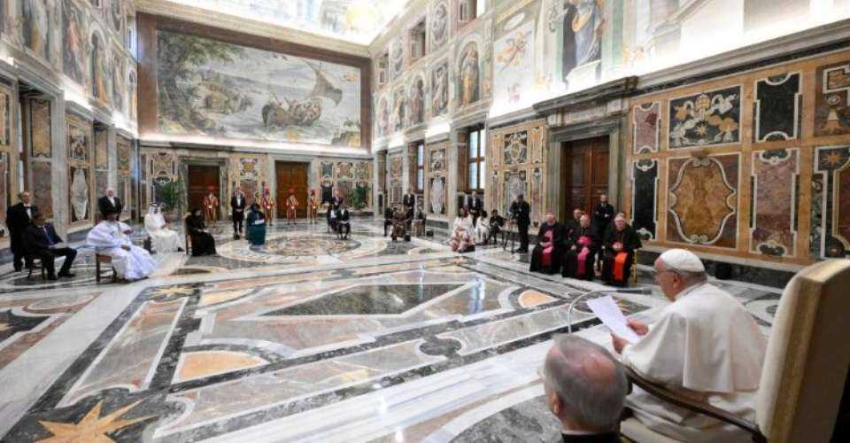 Pope urges diplomats to be signs of hope - UCA News