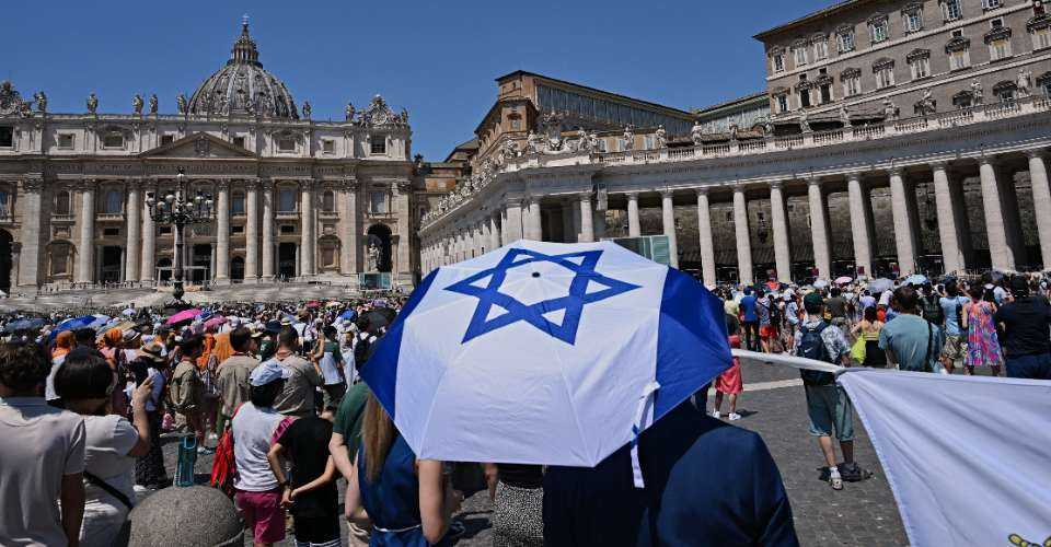 Pope urges peace efforts on Marian veneration anniversary - UCA News