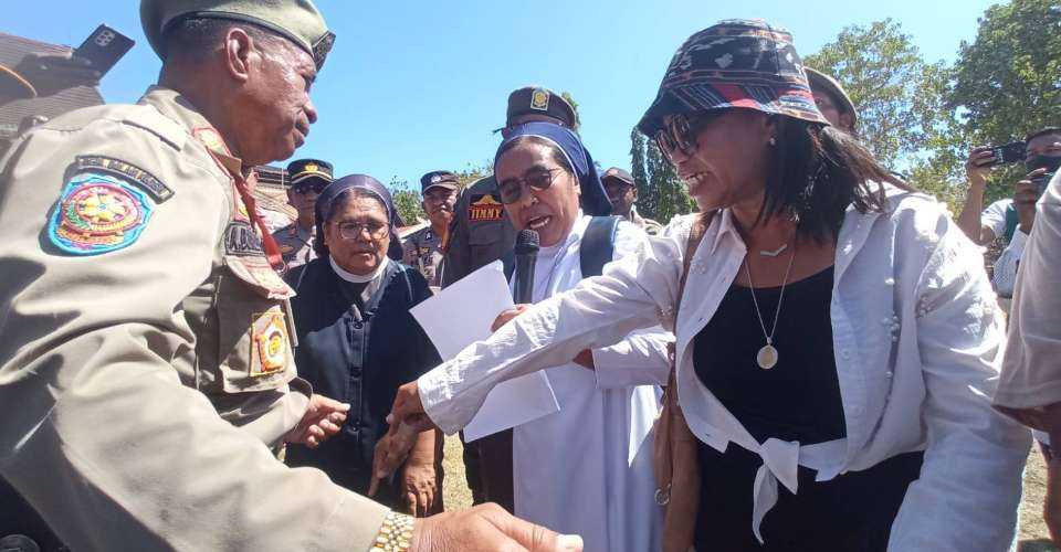 Priests, nuns in Indonesia protest tainted lawmaker’s inauguration ...