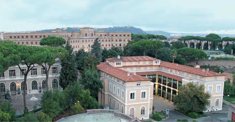 Church needs university to educate missionaries: pope - UCA News