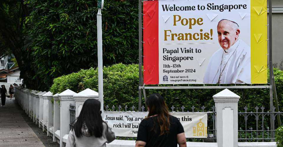 Pope heads to Singapore on final stop of Asia tour - UCA News