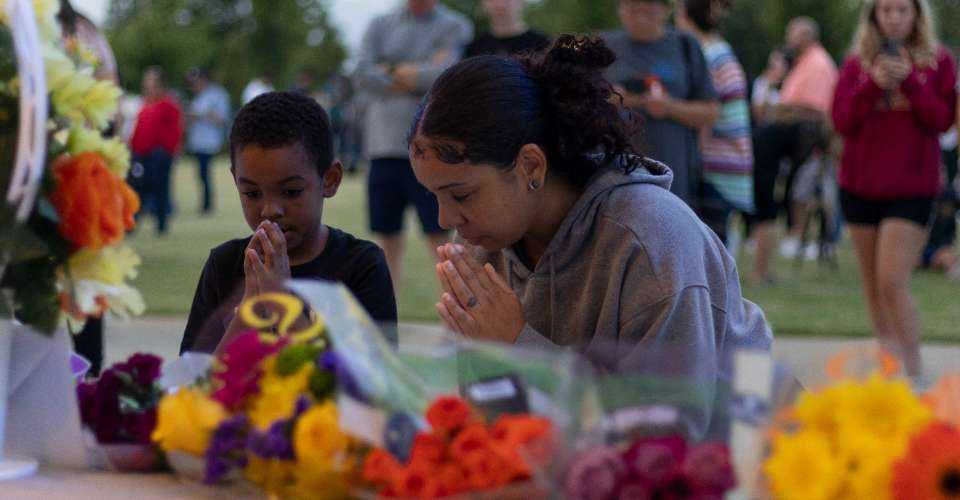 Atlanta bishops pray for healing after high school shooting - UCA News