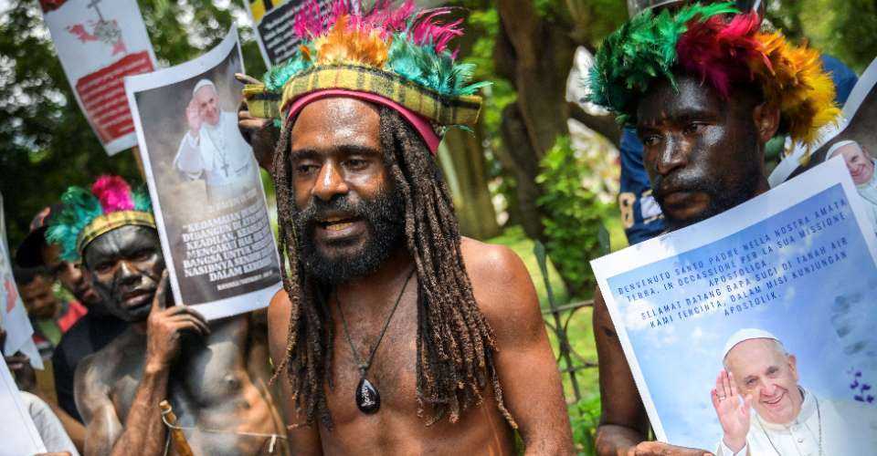 Papuans pray Way of the Cross to draw pope’s attention - UCA News