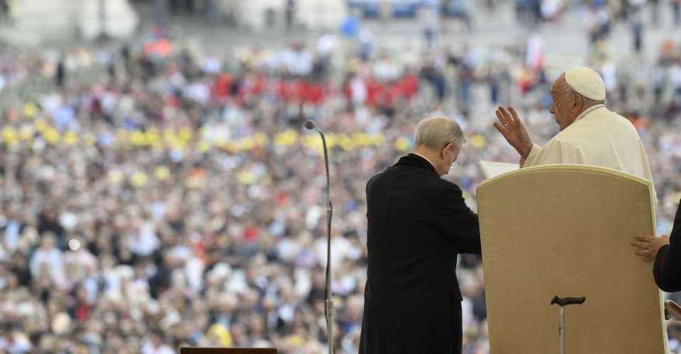 Pope urges Christians to unite in love - UCA News