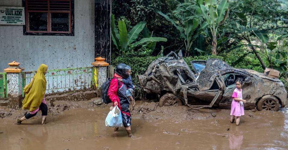 Indonesia's landslide death toll rises to 27 - UCA News