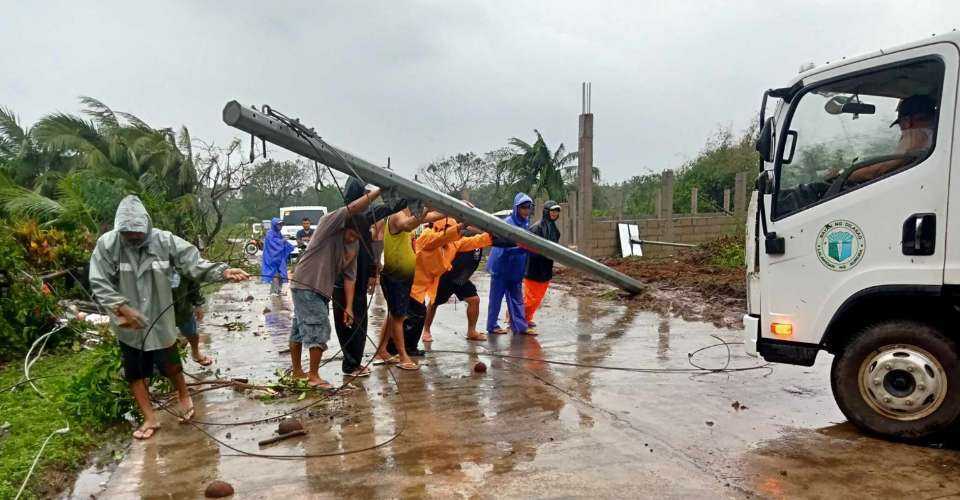 Thousands flee as fourth cyclone in a month hits Philippines - UCA News