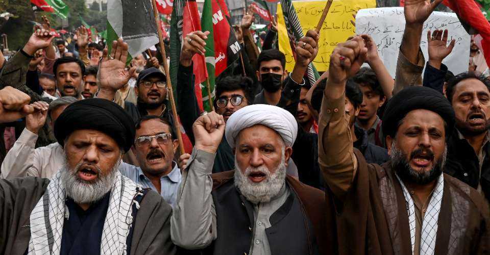 Truce after 111 killed in Pakistan sectarian violence - UCA News