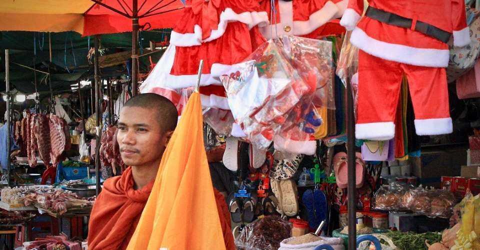 Cambodians reshape Christmas to herald-in better times - UCA News