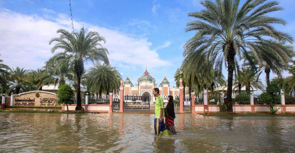 29 dead, thousands displaced in southern Thailand floods - UCA News