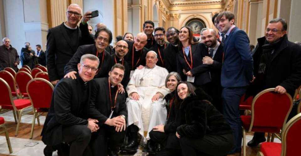Pope asks that theology be 'accessible' - UCA News