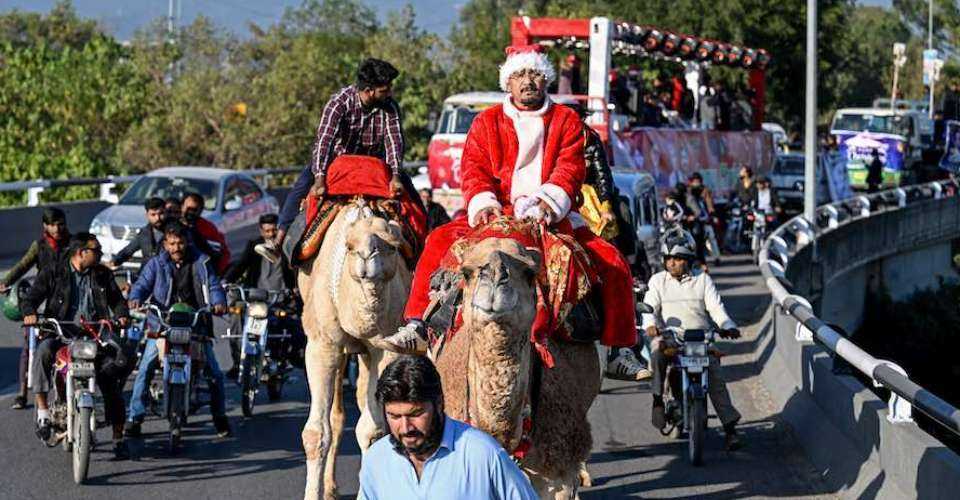 Action sought after Christmas tree moved from Pakistan street - UCA News
