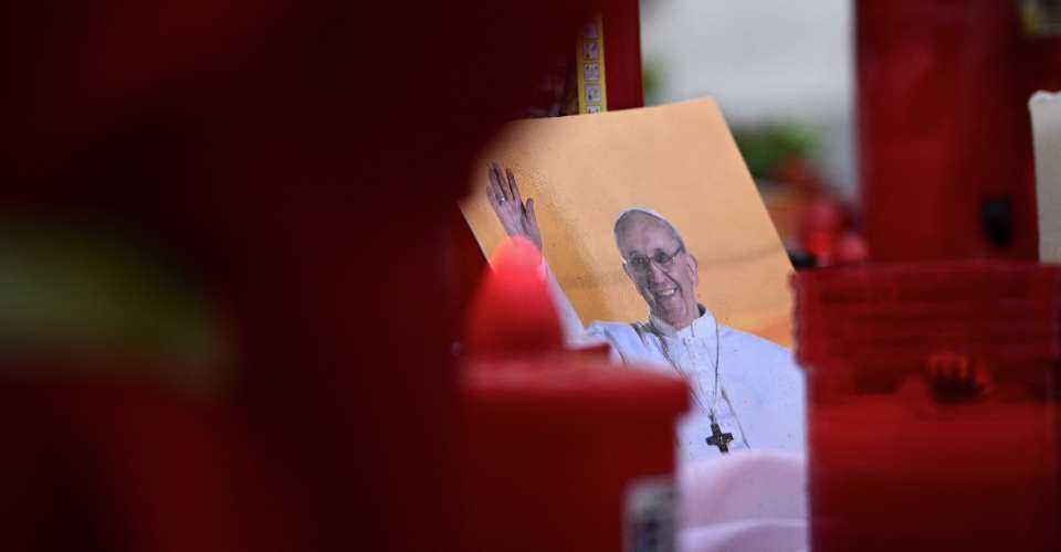 Hospitalized pope calls for peace - UCA News