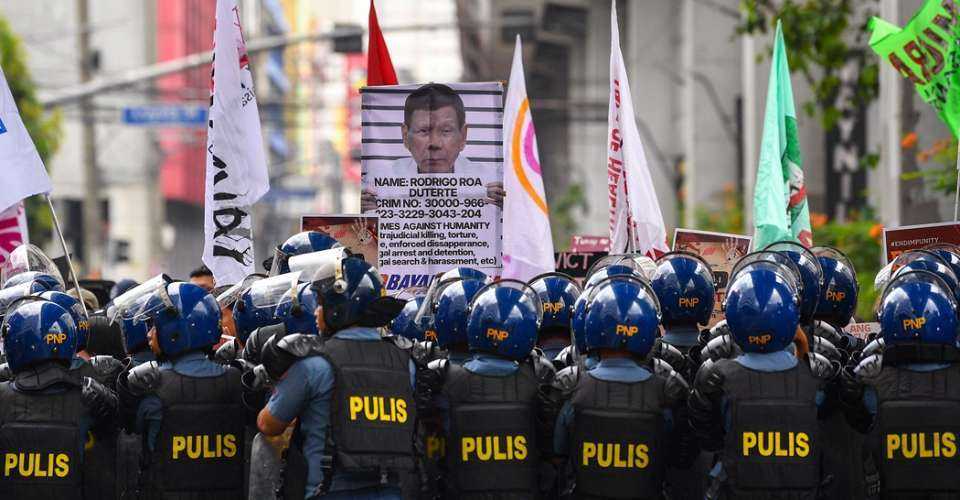 Filipinos 'face deluge of fake news' following Duterte's arrest - UCA News