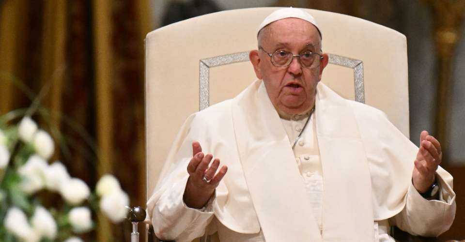 Pope suffers episodes of respiratory crisis - UCA News