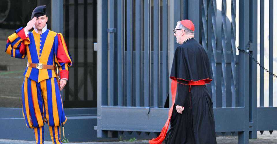 Cardinals meet to decide papal funeral date, ceremonies - UCA News