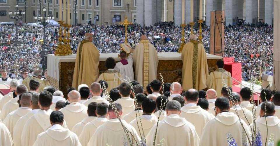 Pope: Jesus' resurrection makes Christians pilgrims of hope - UCA News