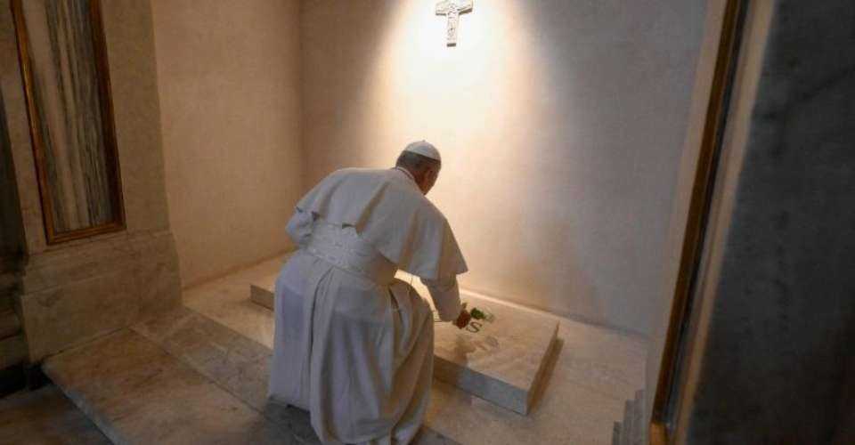 Pope Leo XIV prays for mothers on Mother's Day - UCA News
